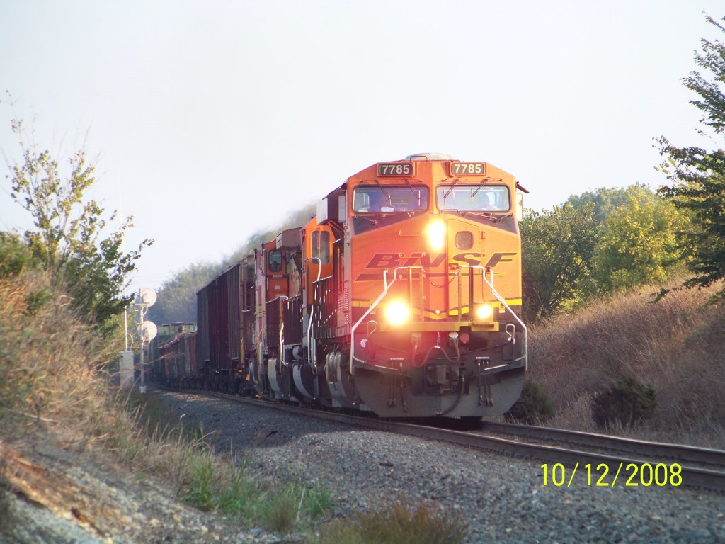 BNSF ES44DC 7785